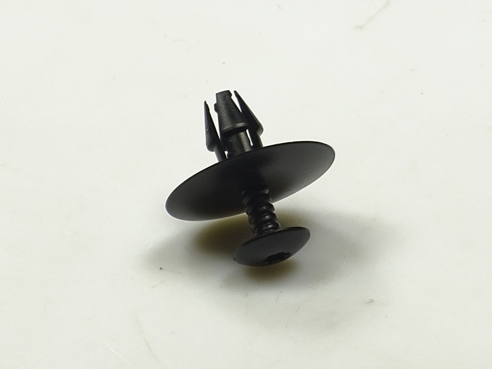 Kiinnike helmaan ala W211,W203,W220 - 0019900192 - KL-Varaosat