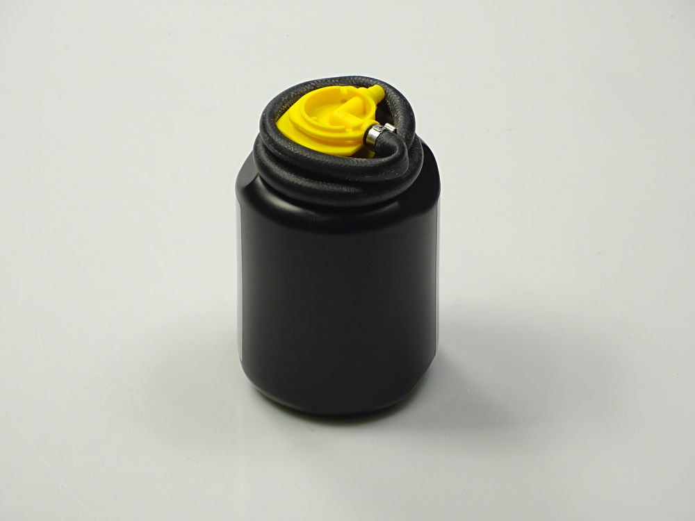 Renkaan täyttöpullo mm.W203,W204 -11,W169,W245,W207,W156 OEM ...