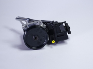 Ohj.tehostimen pump. W639,W906 OM651 UUSI - 0064666601-UUSI - KL-Varaosat