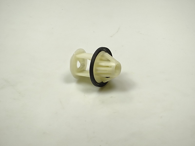 Kiinnike helmaan ala W204,W212 20mm - 0009917298 - KL-Varaosat